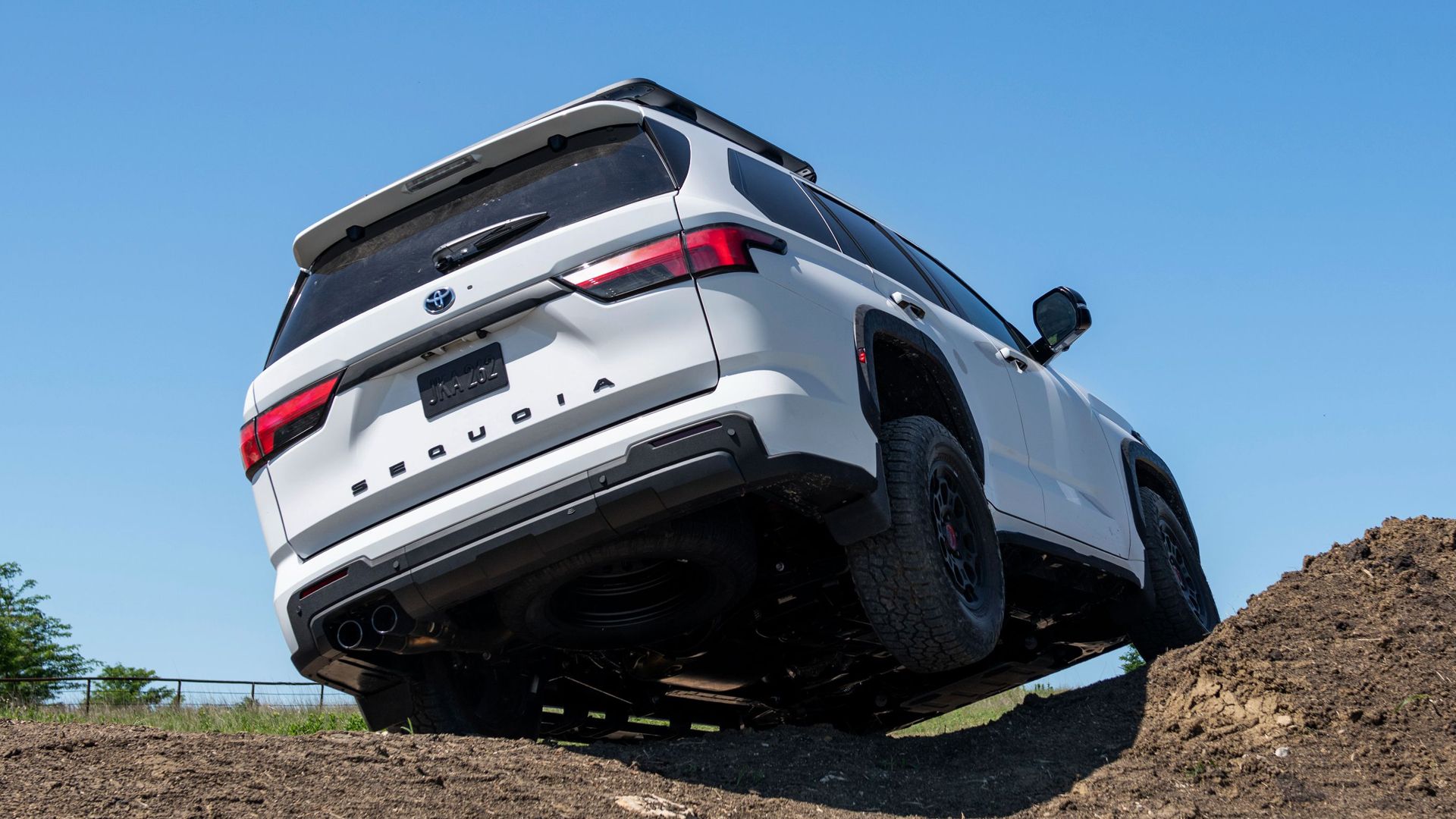 The compact SUV is usually a crossover SUV, but what is the meanng of SUV