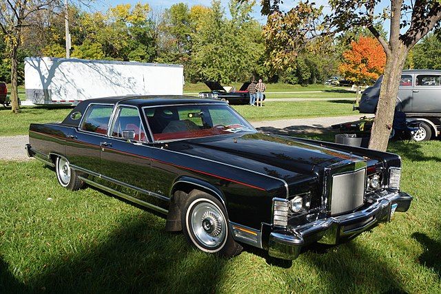 10 Cars That Perfectly Suit A Mafia Lifestyle