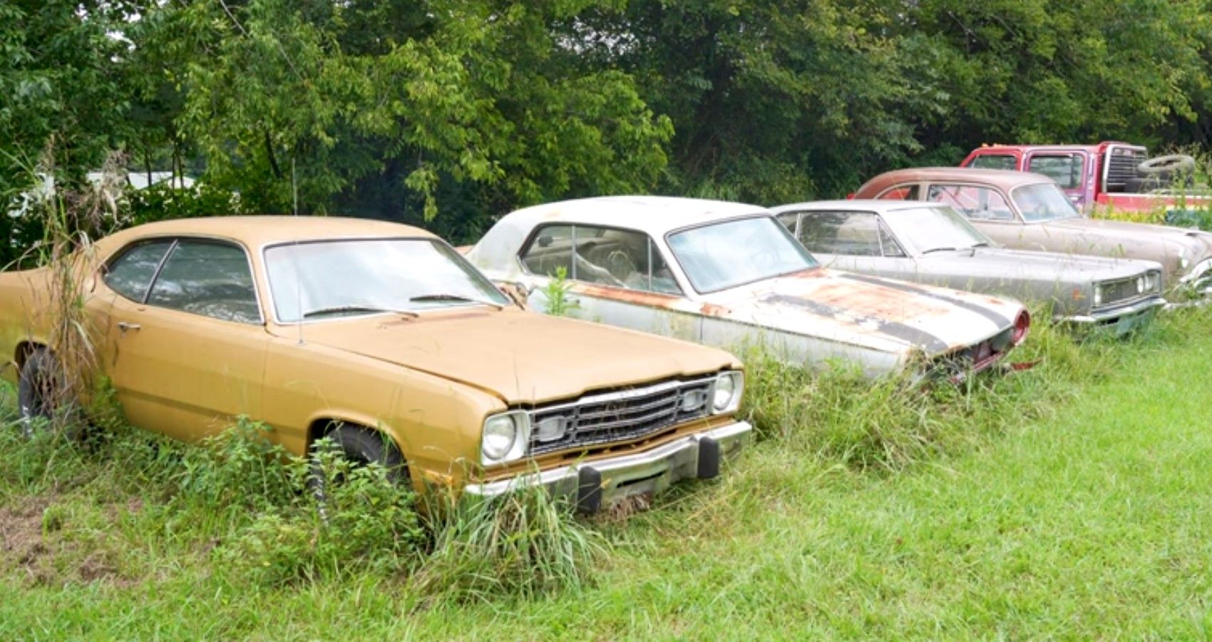 This 70s Plymouth Duster Swaps Out Its Old Slant-6 For A Frankenstein ...