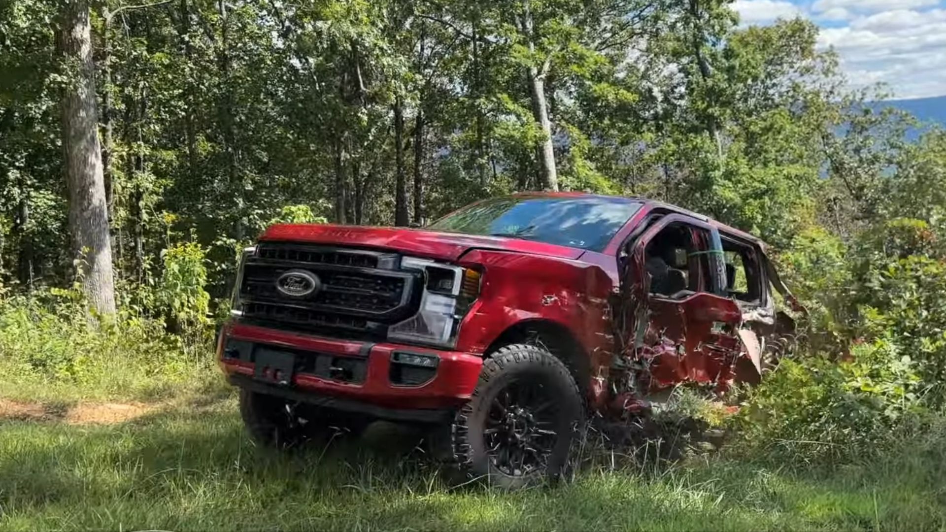 This Wrecked 2022 Ford F-250 Tremor Handles Off-Roading Like A Champ