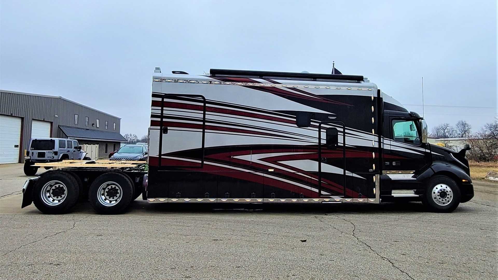 Volvo Semi Looks Impressive, But The Real Intrigue Is Found Inside