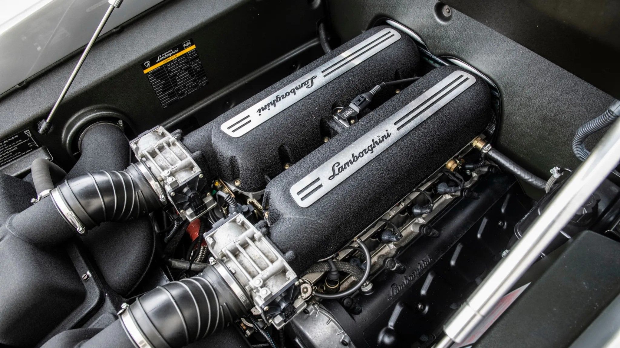 10 Naturally Aspirated Engines Every Gearhead Wants Under Their Hood