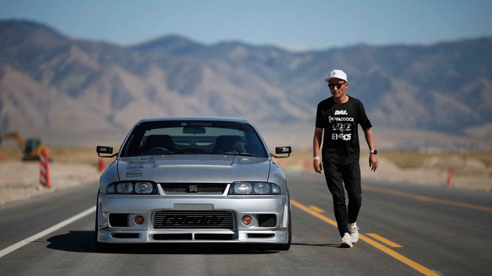 Race Car Champion Dai Yoshihara Shows Off Impressive 700-HP R33 Nissan GT-R