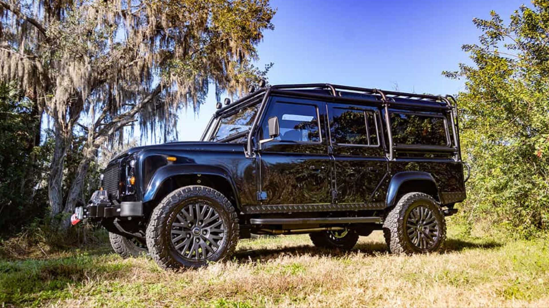 ECD Redesigns Defender For The Perfect Beach Adventure