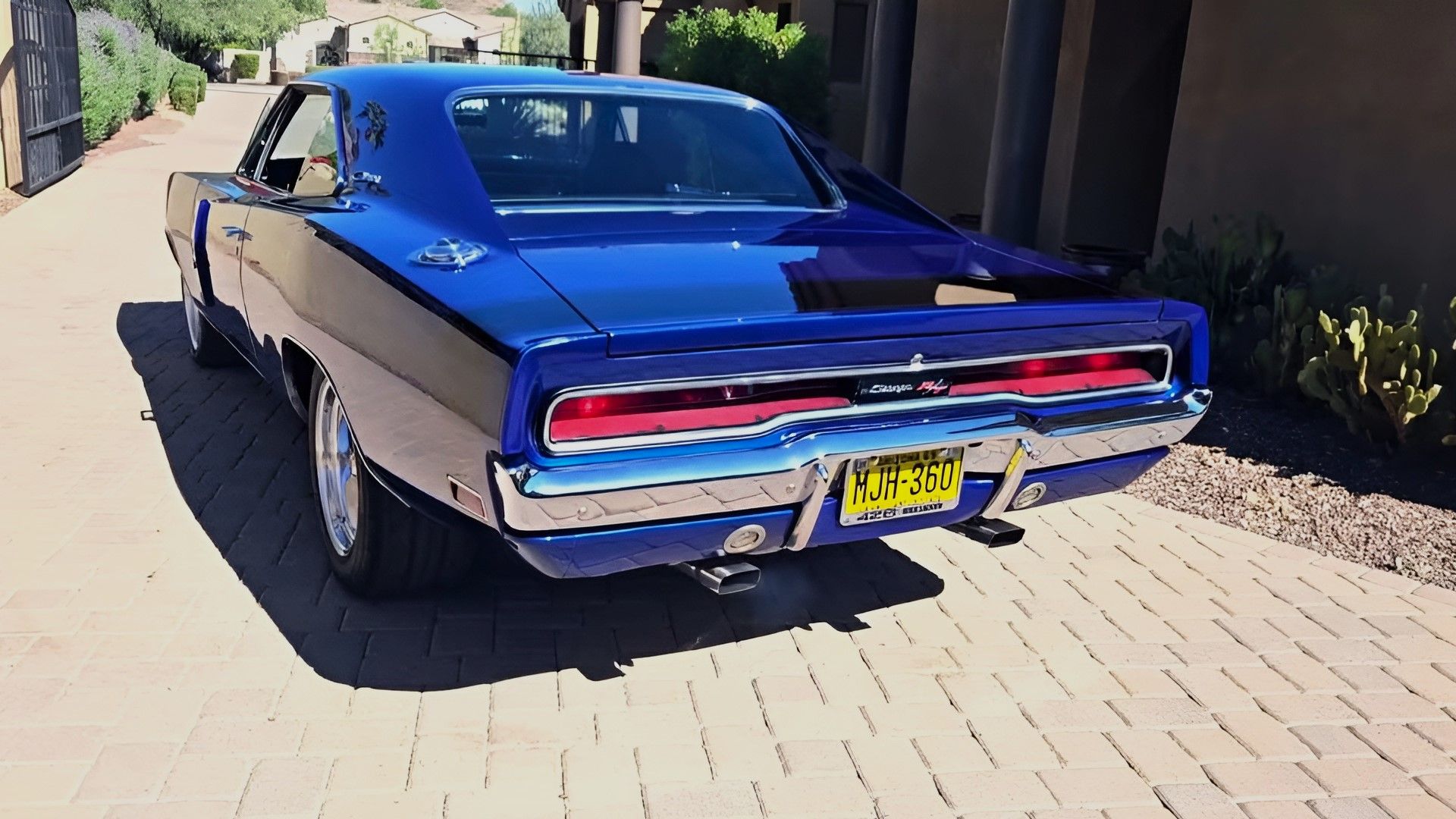 1970 Dodge Charger R/T 426 Hemi With Custom Exhaust Is A Real Crowd Pleaser