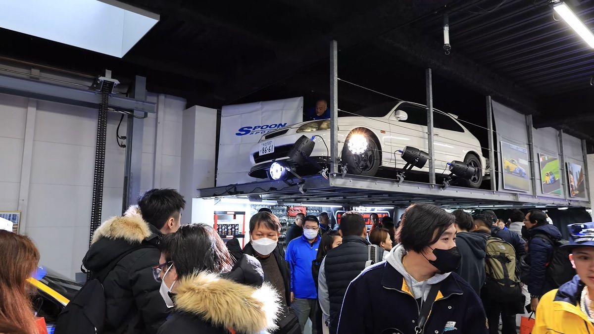 Larry Chen Finds Out The Benefits Of Running A Spoon Engine In A Honda