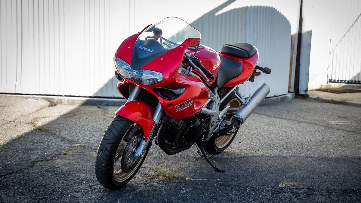 Here's Why The Suzuki TL1000S Was One Of The Most Infamous Sport Bikes Ever