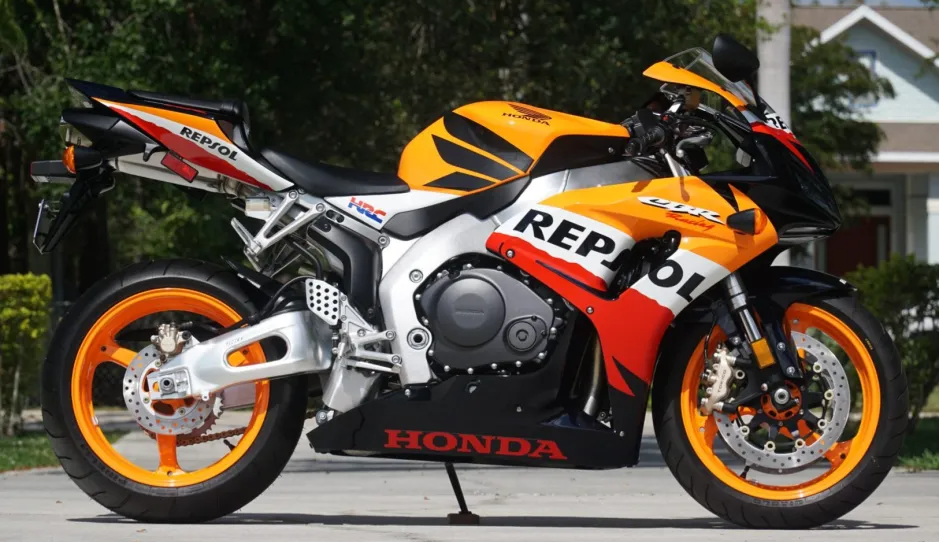 13 Honda Fireblade Versions That Are All About Speed