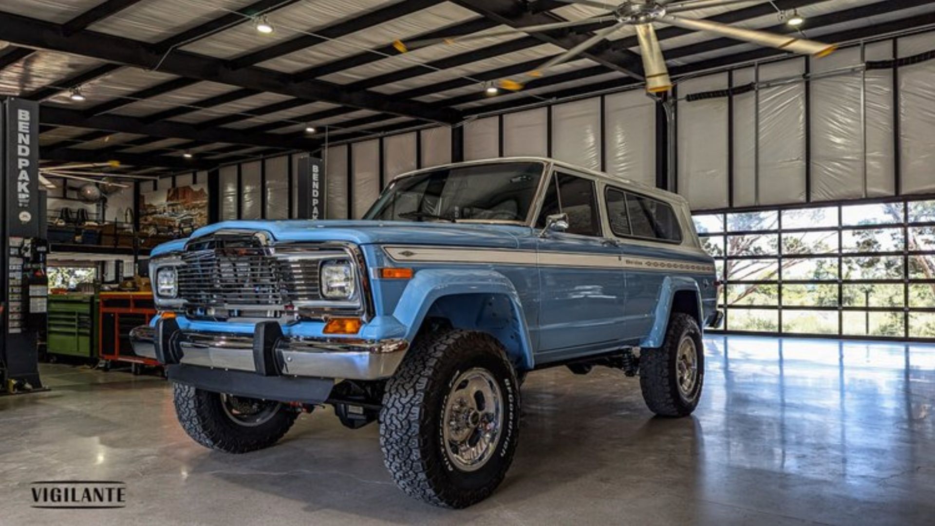 825HP Viper V10 Engine Swap In '79 Jeep Cherokee Is The Ultimate Restomod
