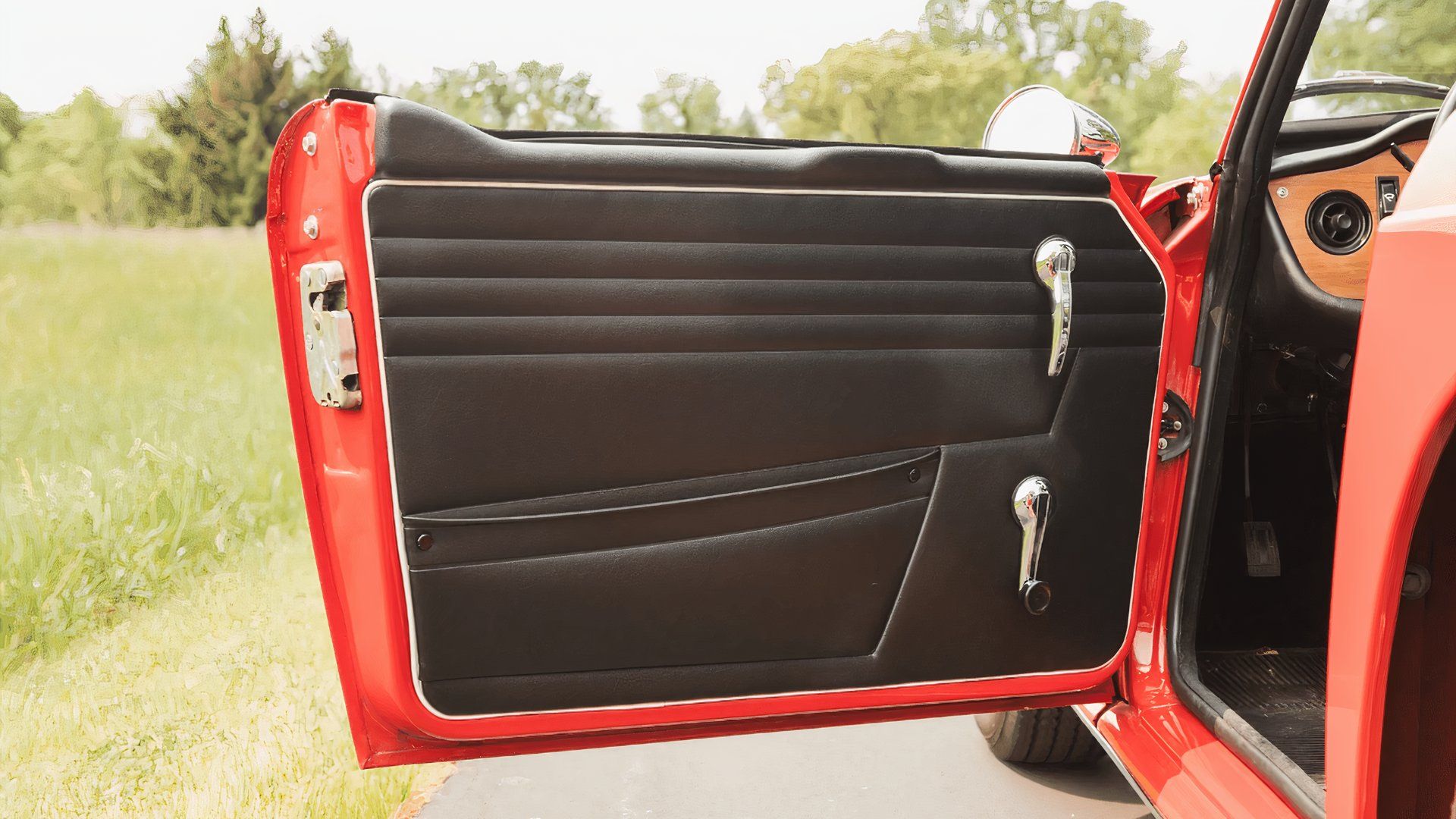 10 Incredibly Rare Classic Car Features You Never See Anymore