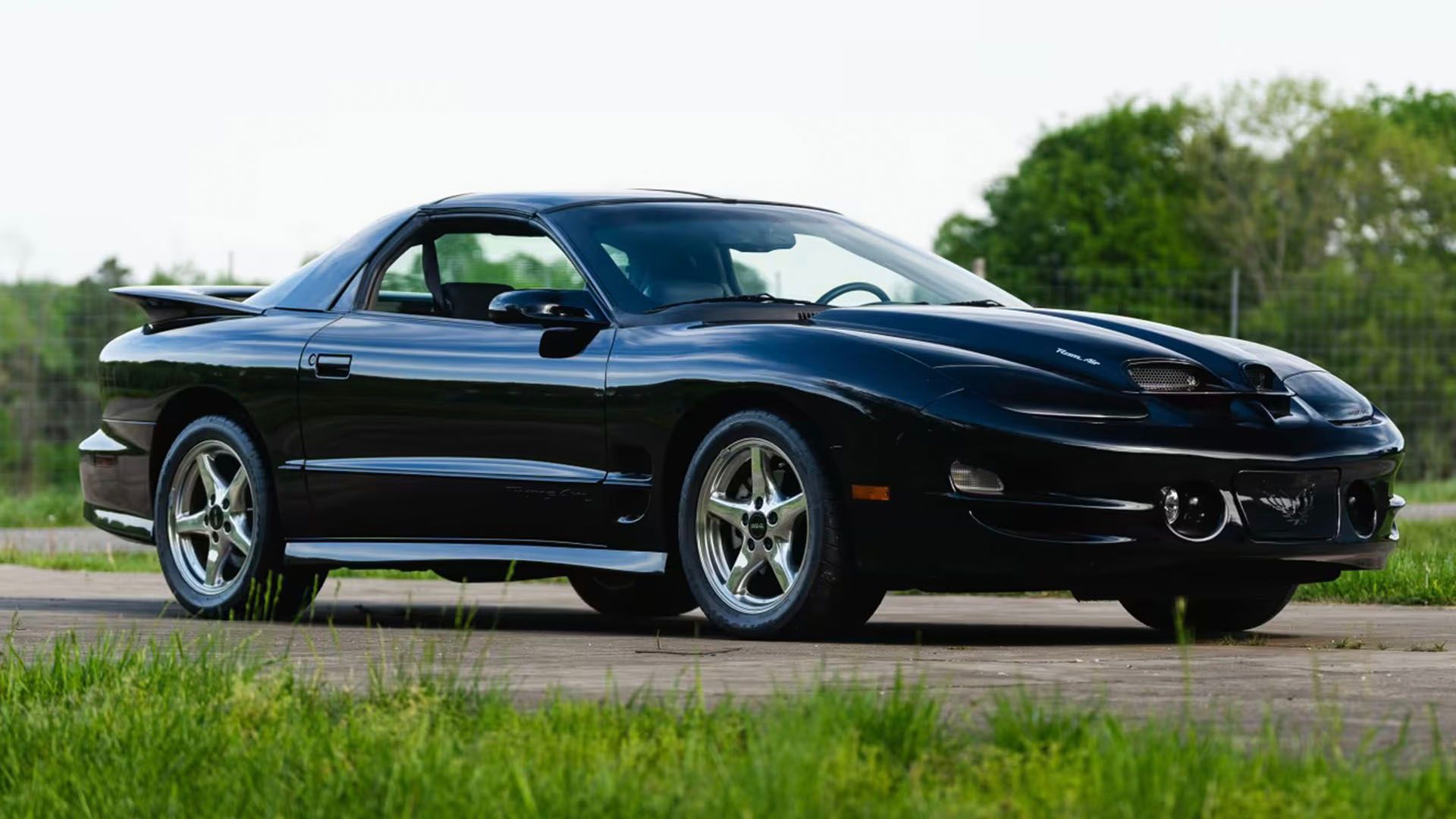 10 Muscle Cars That Were Faster Than European Exotics