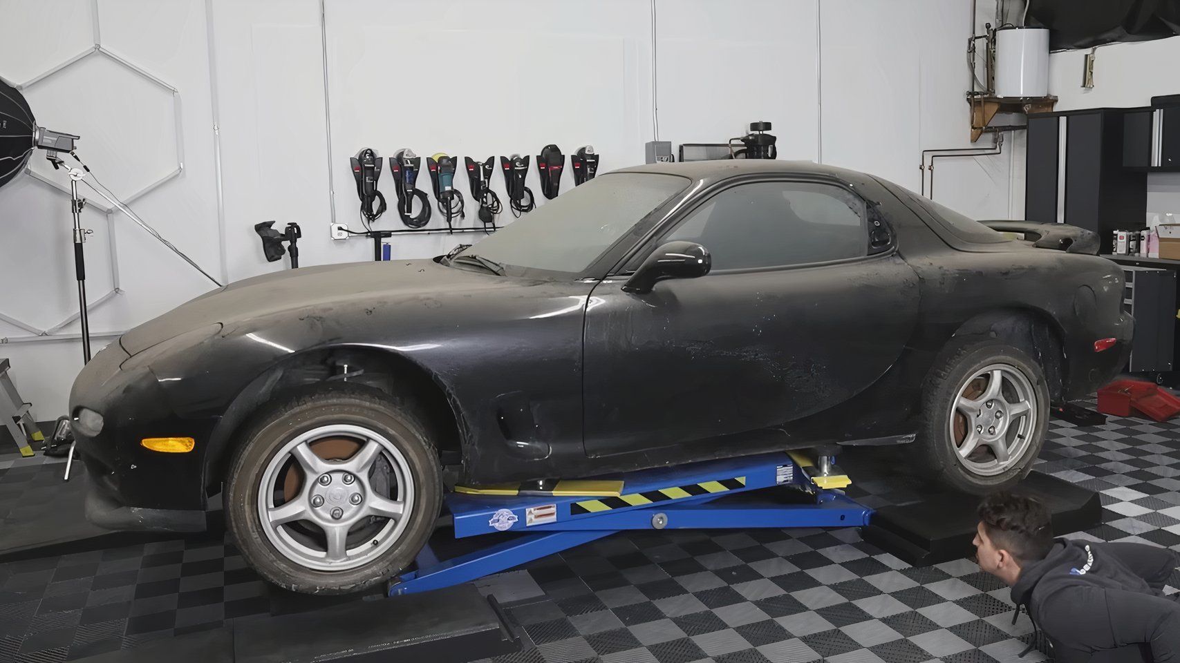 Mazda RX-7 With Just 8,800 Miles Looks Brand New After A Wash