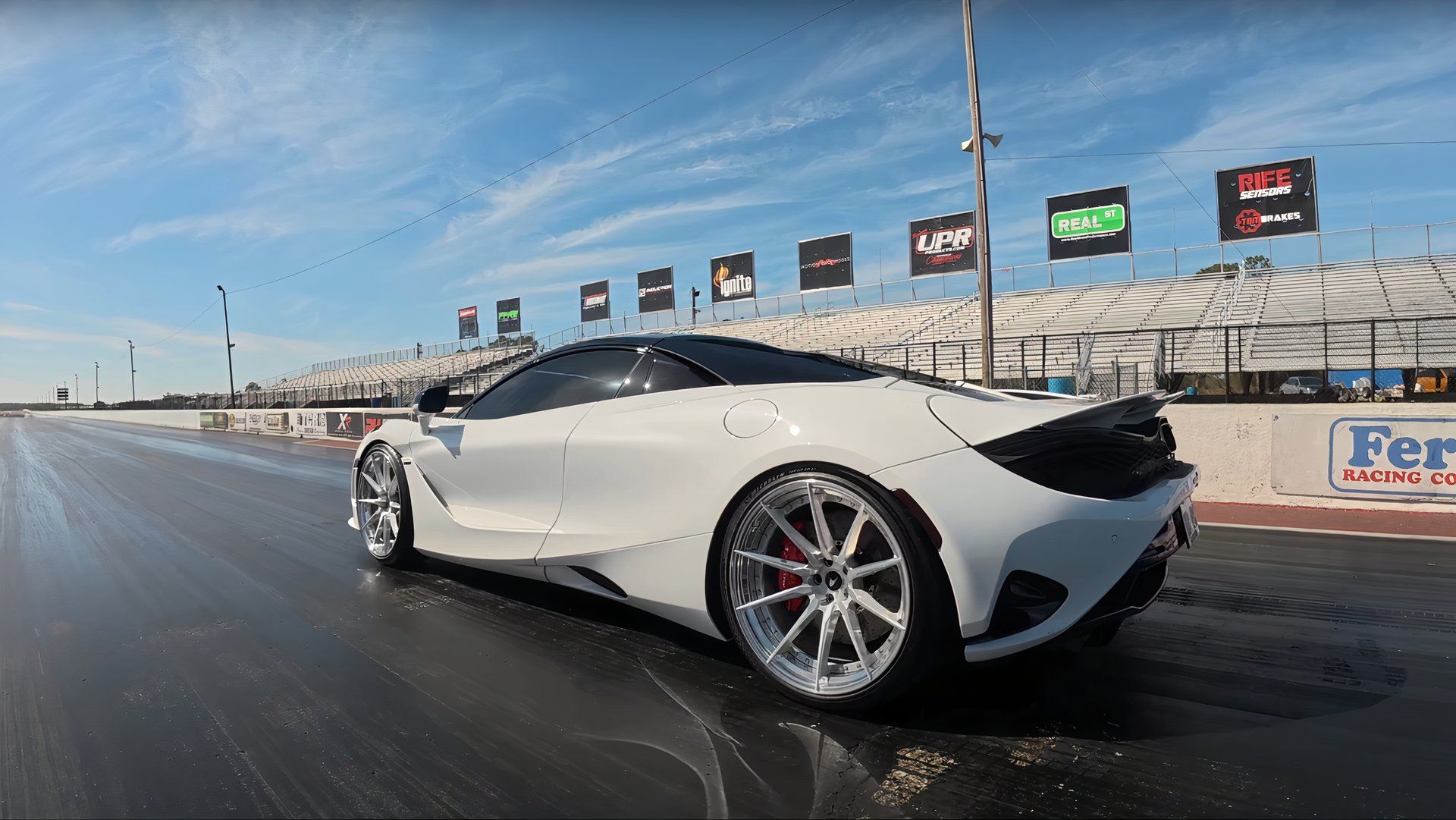Drag Race Proves 1000 V8 Horsepower Beats 1000 Electric Horsepower Any Day