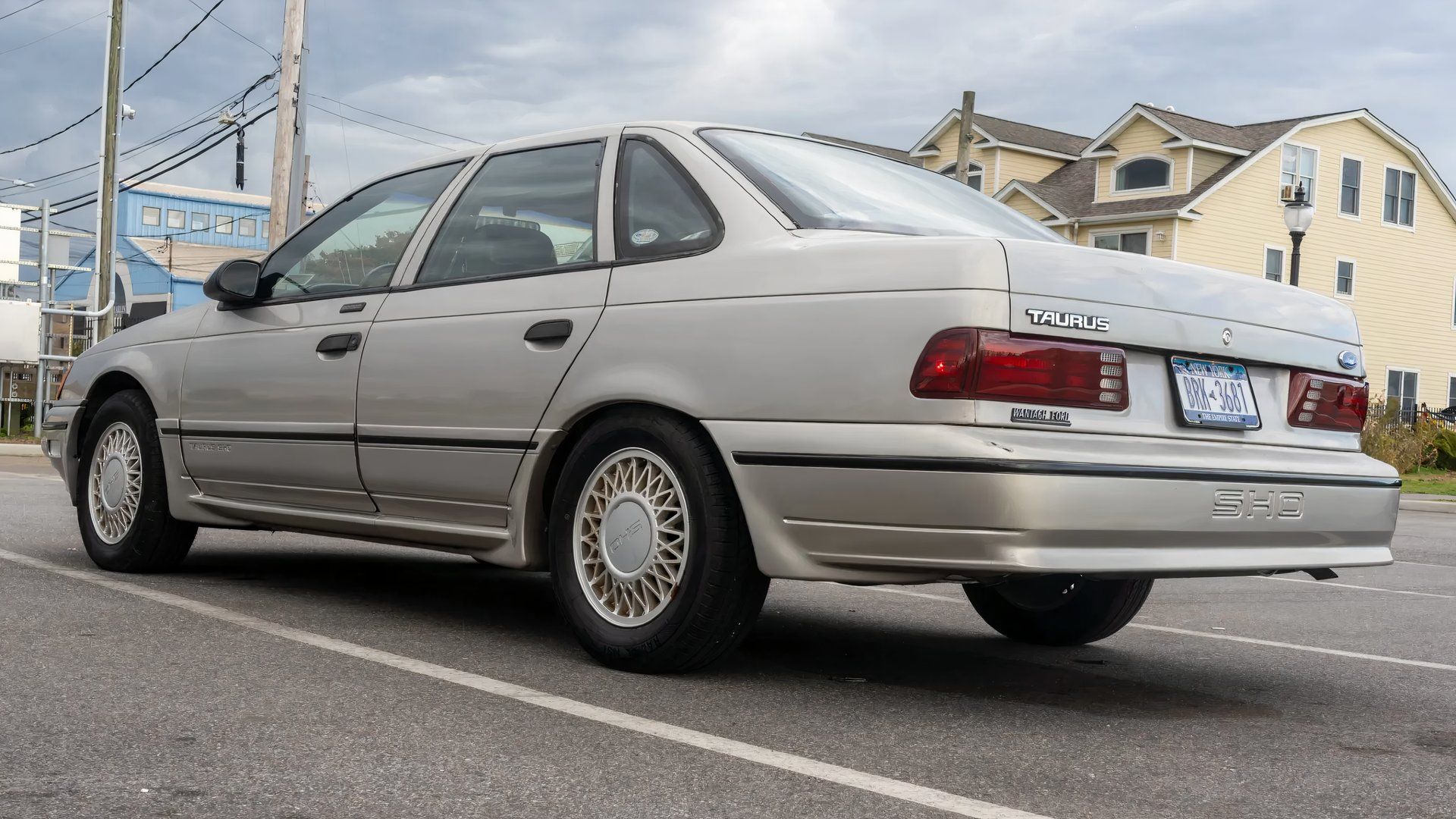 This Ford Taurus SHO Made V8 Muscle Cars Look Slow