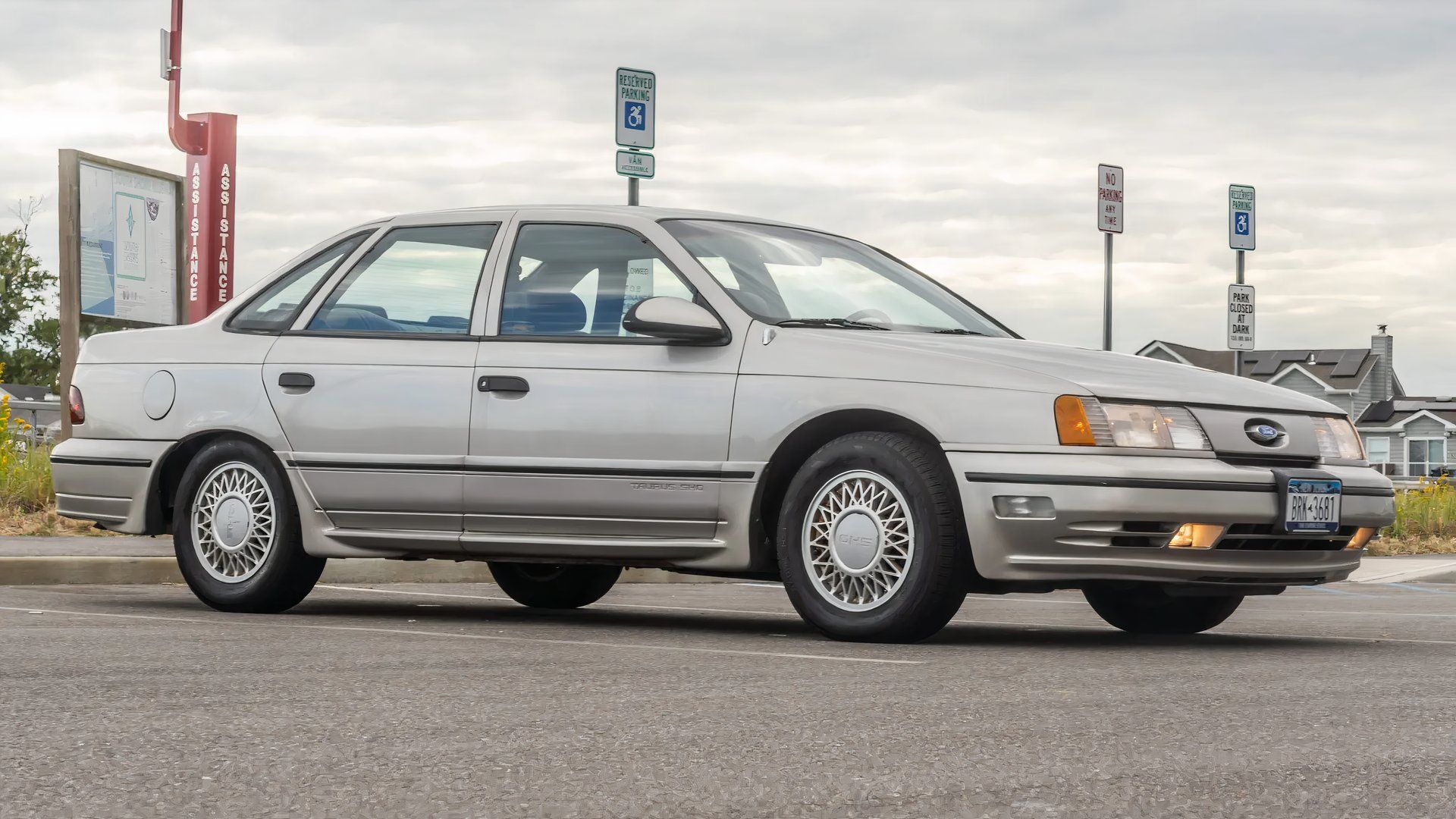 This Ford Taurus SHO Made V8 Muscle Cars Look Slow
