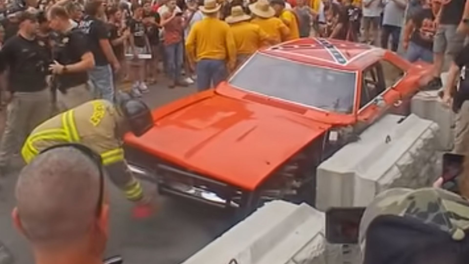 General Lee Makes Massive 150-Foot Jump In Somerset: Narrowly Misses ...